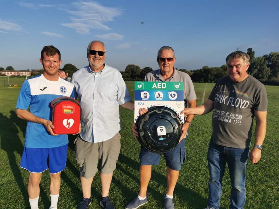 Game Changing Defibrillator presented to Southport and District Amateur ...